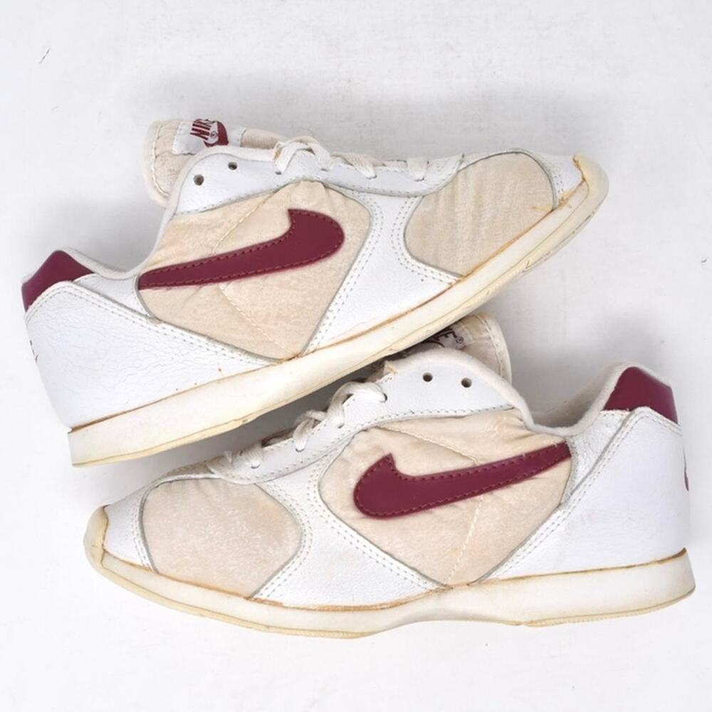 Vintage 1995 Nike Runners - Gem